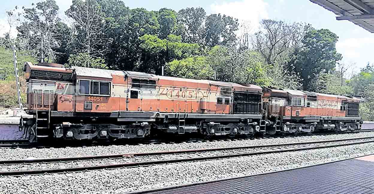 ചെങ്കോട്ട– പുനലൂർ പാതയിൽ ഇരട്ട എൻജിൻ യാത്ര ഇനി ഒരു വർഷം കൂടി