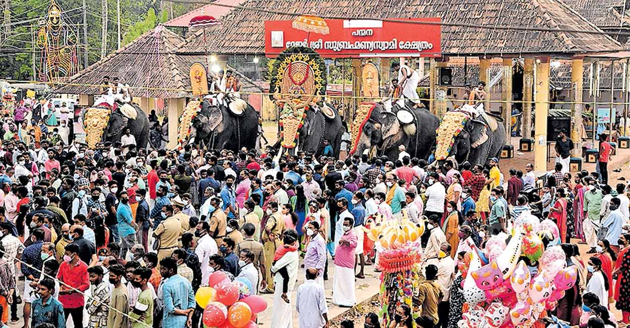 പെരുമയോടെ പന്മന പൂരം;ആഹ്ലാദത്തോടെ പുരുഷാരം