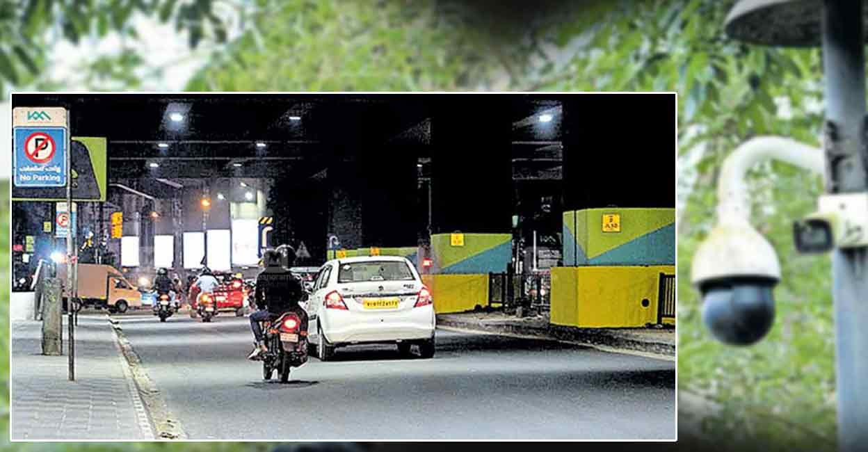 മുട്ടത്തെ ക്യാമറ കണ്ടു; ഷാബിത കൊച്ചിയിൽ സ്കൂട്ടർ ഓടിക്കുന്നു! | Kerala ...