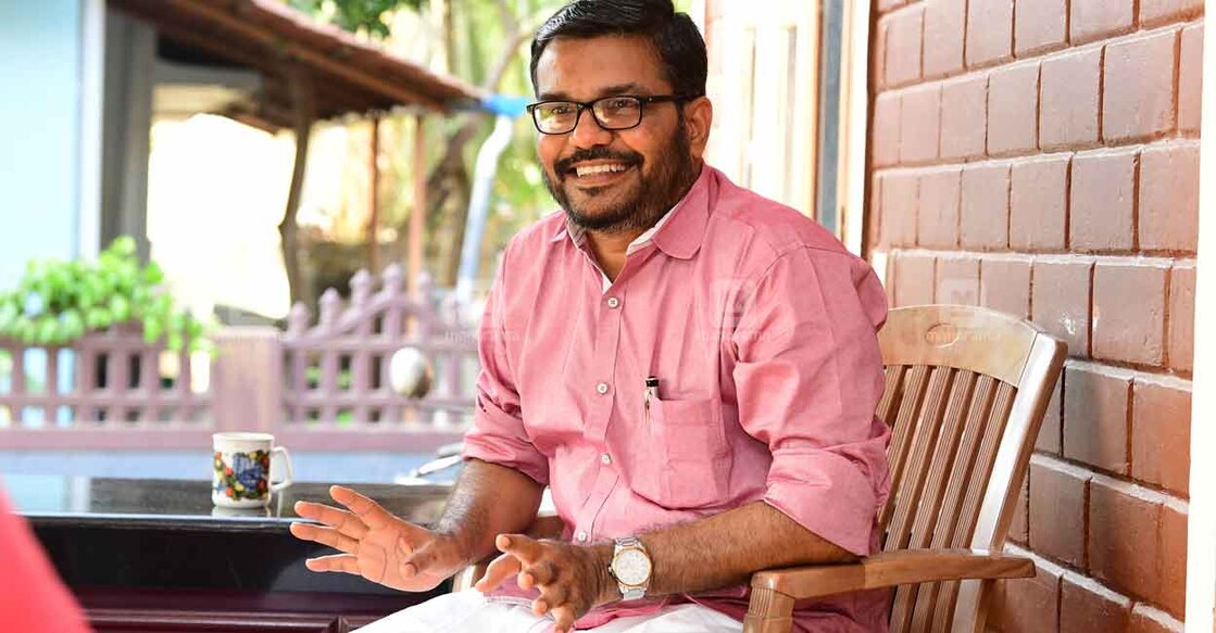 സിദ്ദിഖ് കത്തിക്കയറിയപ്പോള്‍ മുകേഷിന്റെ 'കമ്പിളിപ്പുതപ്പ്' എടുത്ത്് എം ...