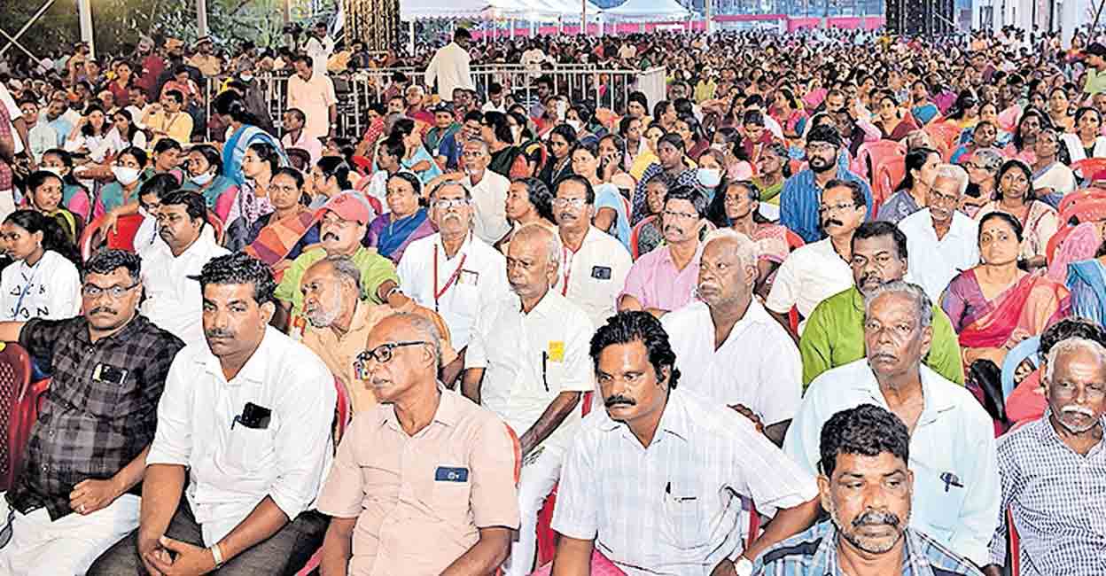 നവകേരള സദസ്സ്: കൊഴുപ്പിച്ച് കലാപരിപാടികൾ; കുണ്ടറയിലെ സദസ്സിൽ ലഭിച്ചത് 4657 നിവേദനങ്ങൾ | Nava ...