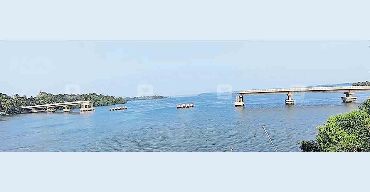 പെരുമൺ – പേഴുംതുരുത്ത് പാലം; പാലം കാത്ത് കാലങ്ങളോളം | Peruman Railway ...