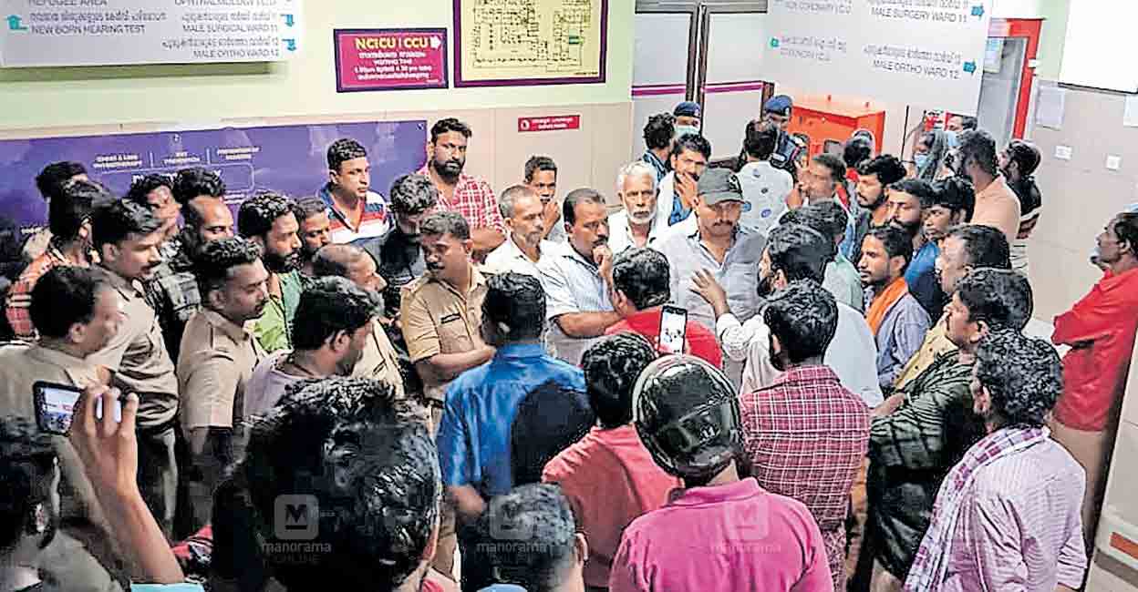 പുനലൂർ താലൂക്ക് ആശുപത്രിയിൽ കുത്തിവയ്പെടുത്തവർക്ക് പാർശ്വഫലം; രണ്ട് ...
