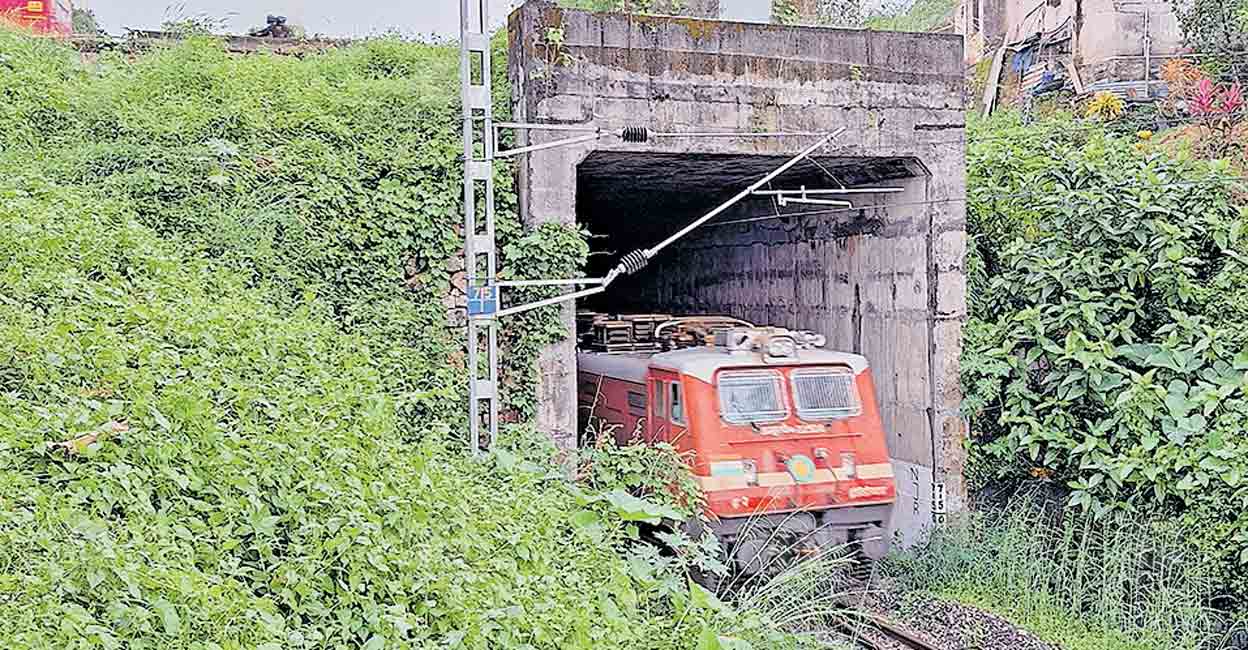 സമാന്തര പാത നിർമിക്കുന്നതിന് അനുഗ്രഹമായി റെയിൽവേ കോടികൾ മുടക്കി നി ...