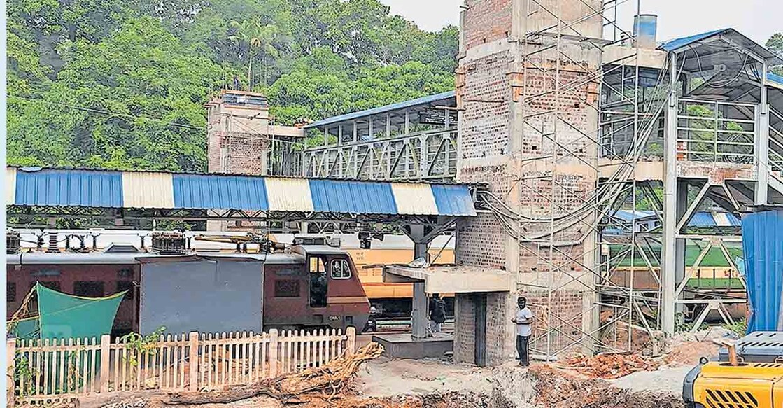 വികസനക്കുതിപ്പിൽ പുനലൂർ റെയിൽവേ സ്റ്റേഷൻ; 8 കോടിയുടെ വികസന പ്രവർത്തനങ്ങ ...