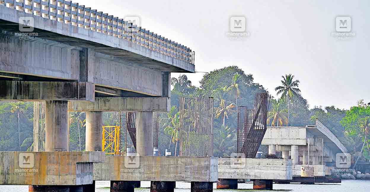 പെരുമൺ– പേഴുംതുരുത്ത് പാലം നിർമാണം പുരോഗമിക്കുന്നു