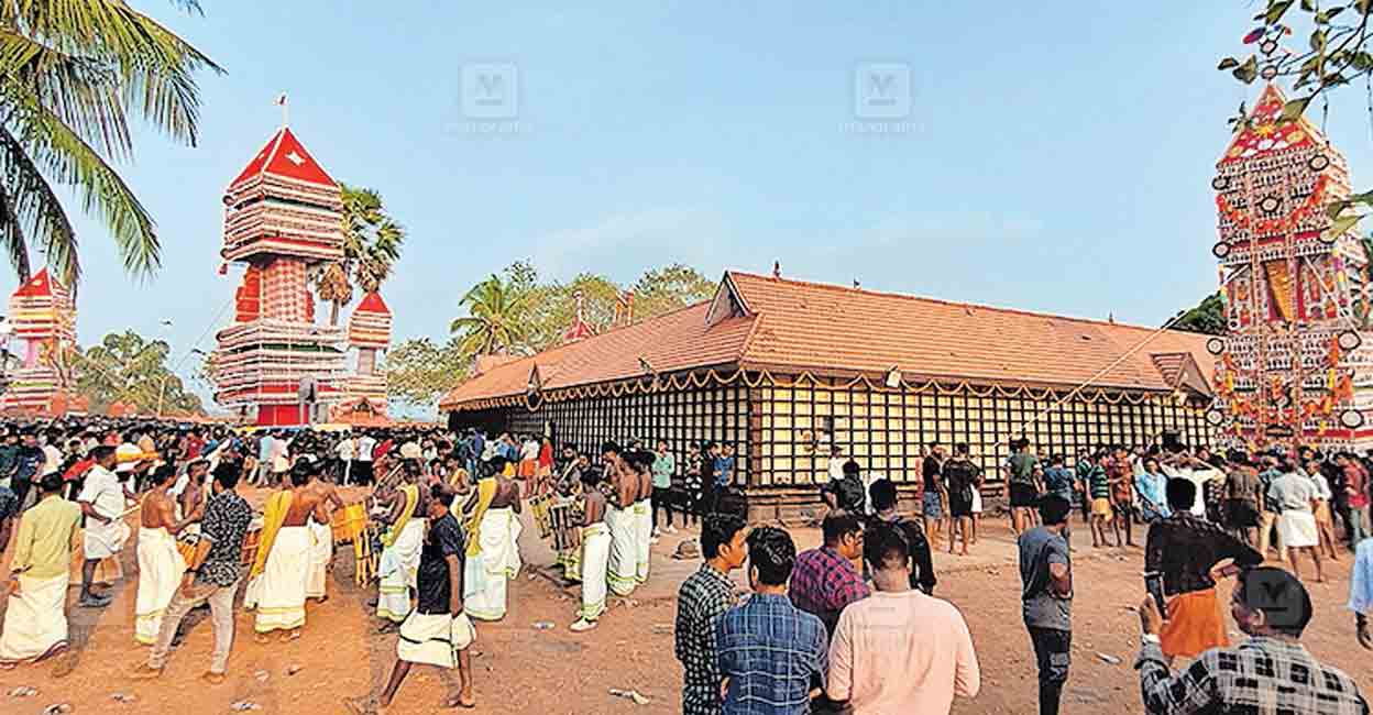 ചിറ്റുമല: കുന്നുകയറിയെത്തി നെടുംകുതിരകൾ; ഉത്സവവർണങ്ങളിൽ...