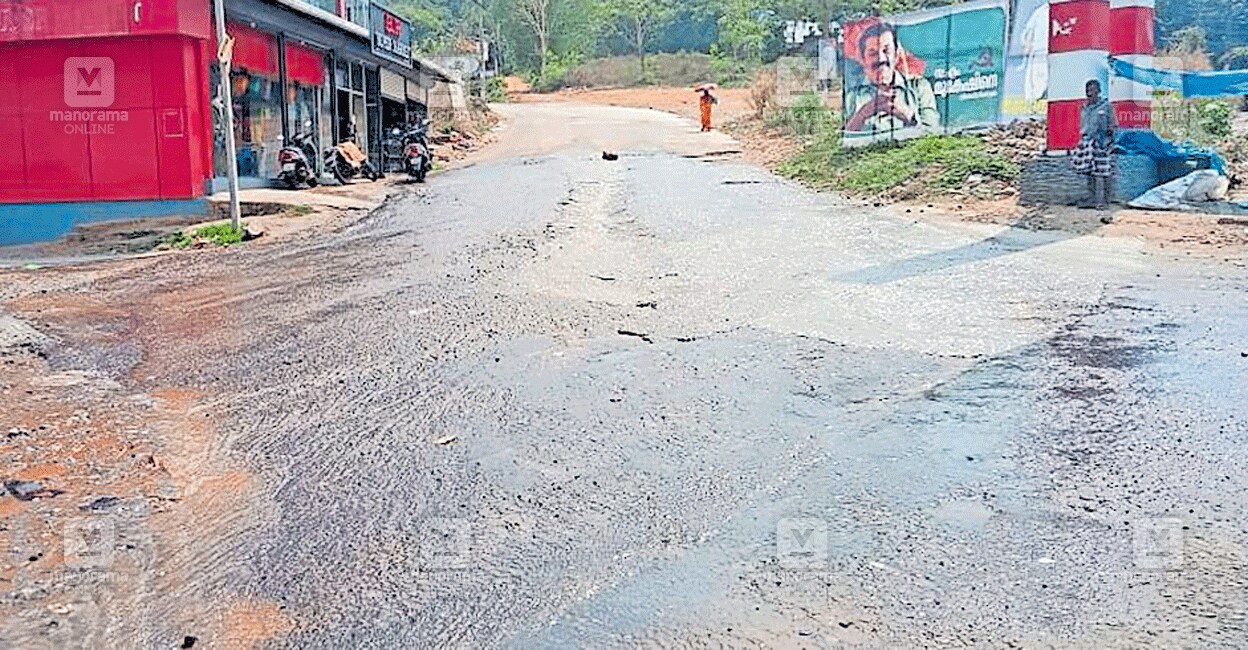 പൈപ് പൊട്ടൽ: മടത്തറയിൽ പ്രശ്നം രൂക്ഷം; ബസ് സ്റ്റാൻഡ് റോഡ് തകർന്നു