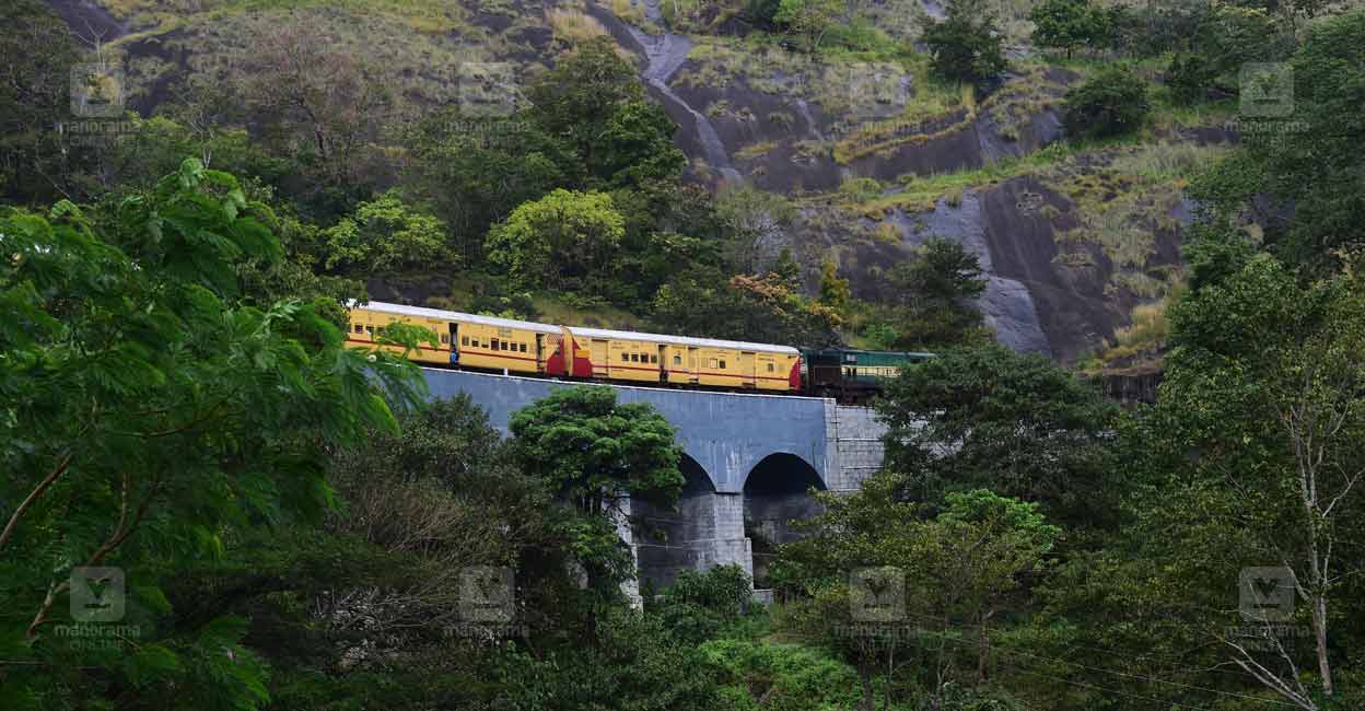 ചെങ്കോട്ട- കൊല്ലം റൂട്ടിൽ ആദ്യമായി ട്രെയിനുകളിൽ കൂടുതൽ ശക്തിയുള്ള ...