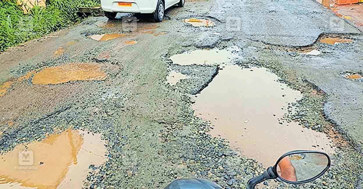 റോഡുകളുടെ നവീകരണം ഏറ്റെടുക്കാൻ കരാറുകാരില്ല