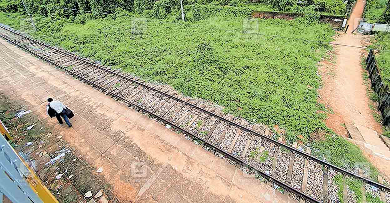 കരുനാഗപ്പള്ളി സ്റ്റേഷനിൽ എന്തുണ്ട് ? ഒട്ടേറെ അസൗകര്യങ്ങളുണ്ട് ...