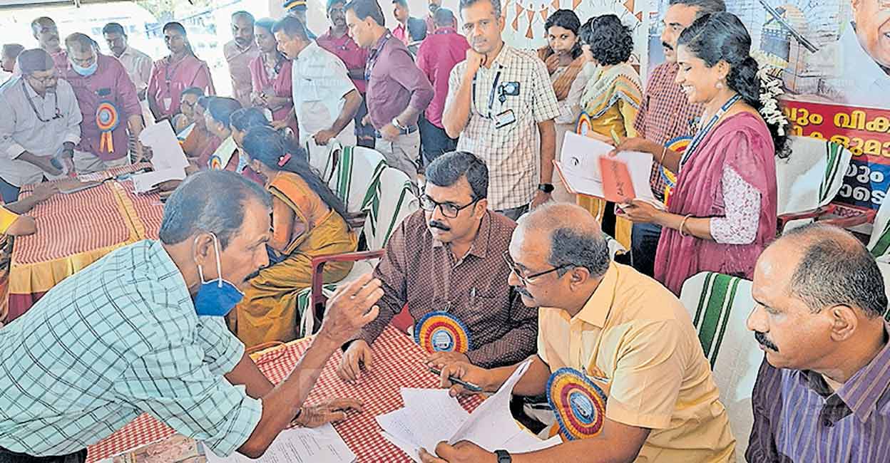 കരുതലും കൈത്താങ്ങും അദാലത്ത് 2024; 173 അപേക്ഷകൾ തീർപ്പാക്കി | Punalur ...