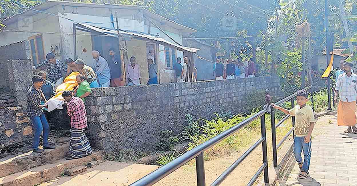 നഷ്ടപ്പെട്ട വസ്തുവിനും വഴിക്കും വേണ്ടി കാത്തിരുന്നു; ഒടുവിൽ കണ്ണീർയാത്ര ...