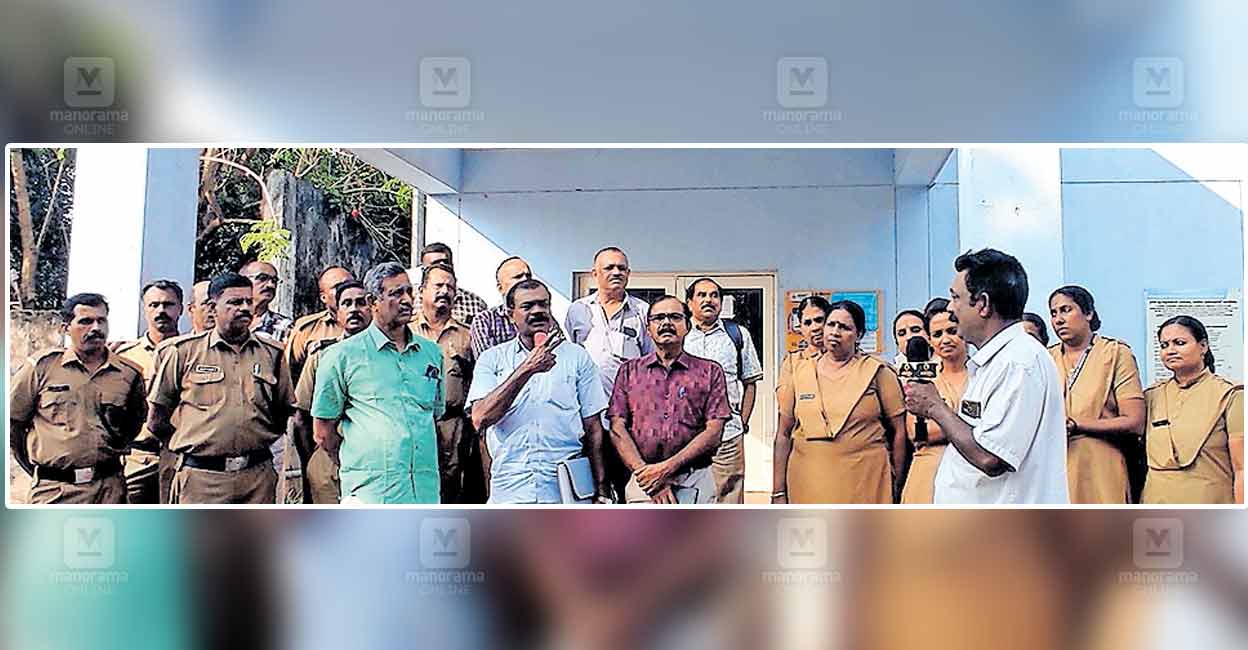 പാരിപ്പള്ളി മെഡിക്കൽ കോളജ് ആശുപത്രി സുരക്ഷാ ജീവനക്കാർക്ക് 4 മാസമായി ...