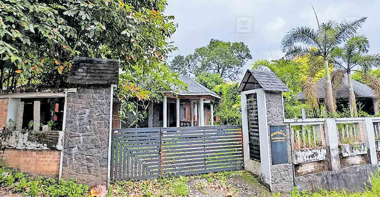 തുരുമ്പിച്ചു തീരുമോ, ശമനതീരം? തൊളിക്കോട്ടെ വാതക ശ്മശാനം തകരാറിലായിട്ട് ...