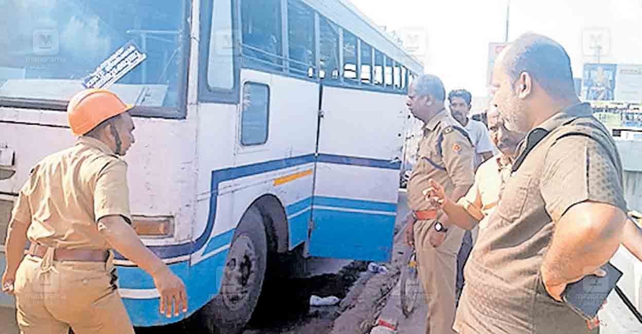 യാത്രയ്ക്കിടെ കെഎസ്ആർടിസി ബസിനു തീപിടിച്ചു | KSRTC bus fire | Kollam ...
