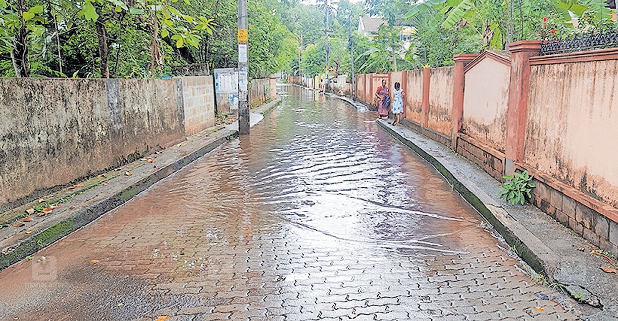 മാവിൻമൂട്–പെരുമ്പുഴ റോഡിലെ വെള്ളക്കെട്ട് പരിഹരിക്കും | Paravoor ...