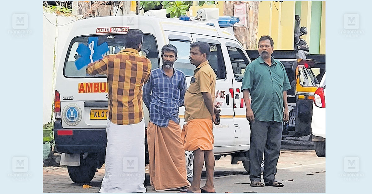 ആശുപത്രി രേഖകൾ വൈകി; മൃതദേഹവുമായി ബന്ധുക്കൾ കാത്തുനിന്നത് മണിക്കൂറുക ...