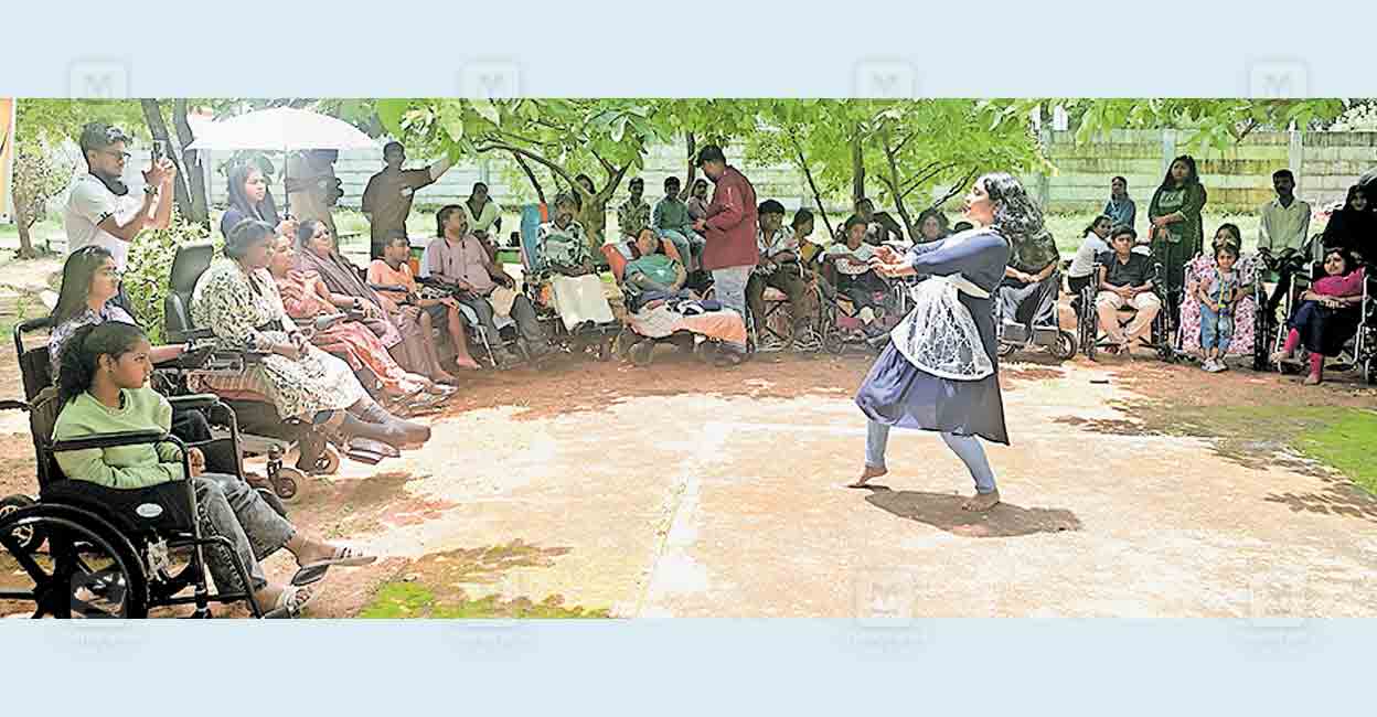 വേദനകളെ മറന്നവർ ഒത്തുകൂടി: മനസ്സു നിറച്ചൊരു സ്നേഹസംഗമം | Mobility in ...