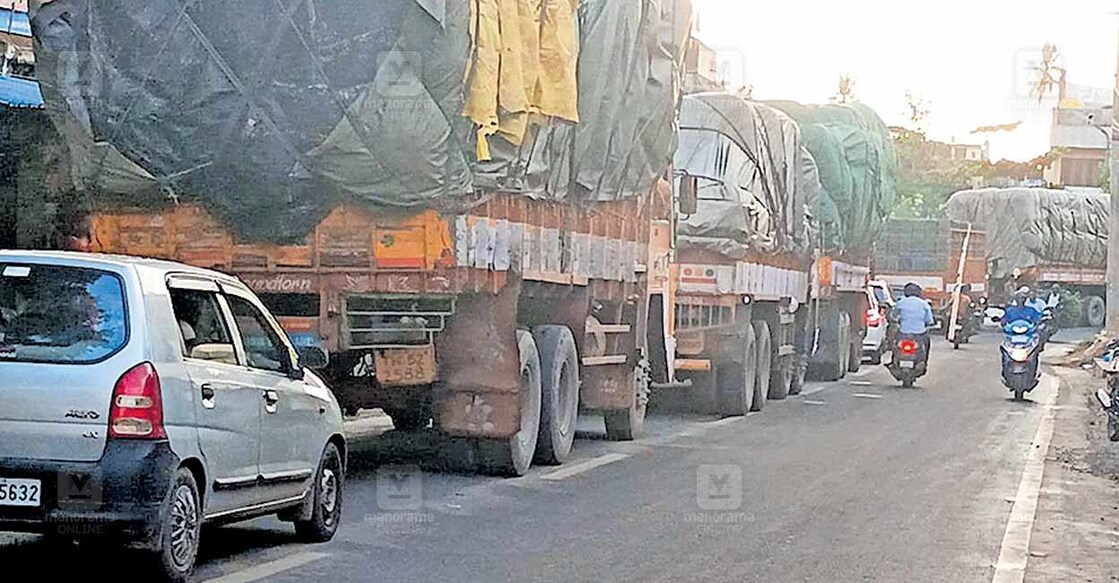 ഓണവിപണി സജീവം; കുരുക്കിൽ പുനലൂർ ടൗൺ | Kerala traffic | Punalur traffic ...