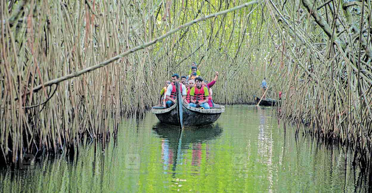 ഓണാവധി ആഘോഷിക്കാൻ ഒരു യാത്രയും കൂടി ആയാലോ? പിന്നെന്താ, ഈ വഴിയേ ...