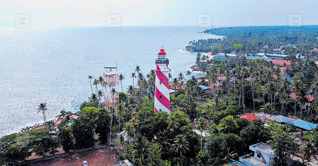 ഓണാവധി ആഘോഷിക്കാൻ ഒരു യാത്രയും കൂടി ആയാലോ? പിന്നെന്താ, ഈ വഴിയേ ...