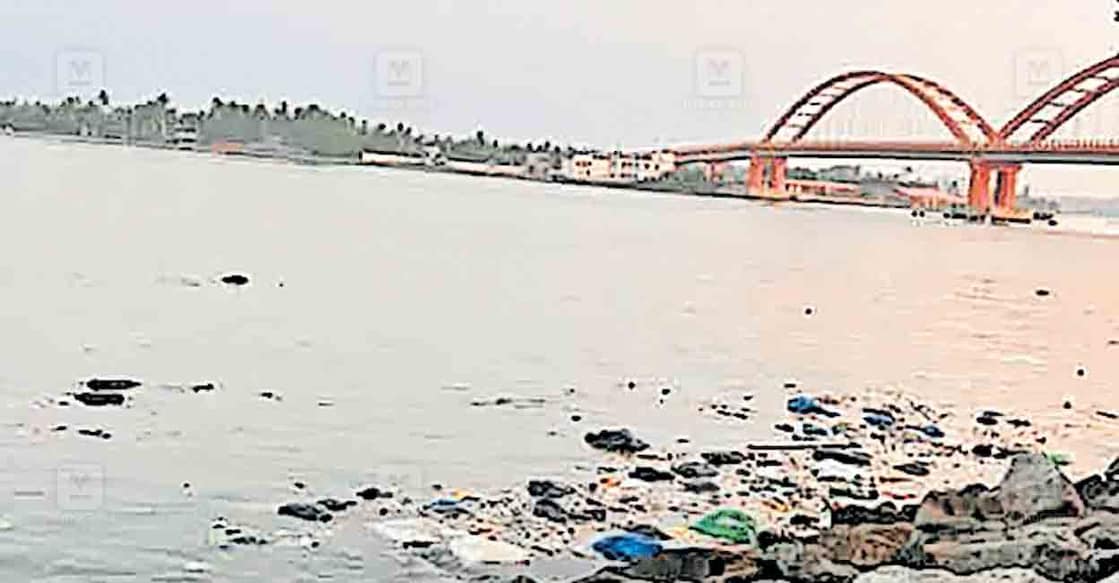 മാലിന്യം കായലിലേക്കും കടലിലേക്കും വൻതോതിൽ തള്ളുന്നു; നടപടിയില്ല ...