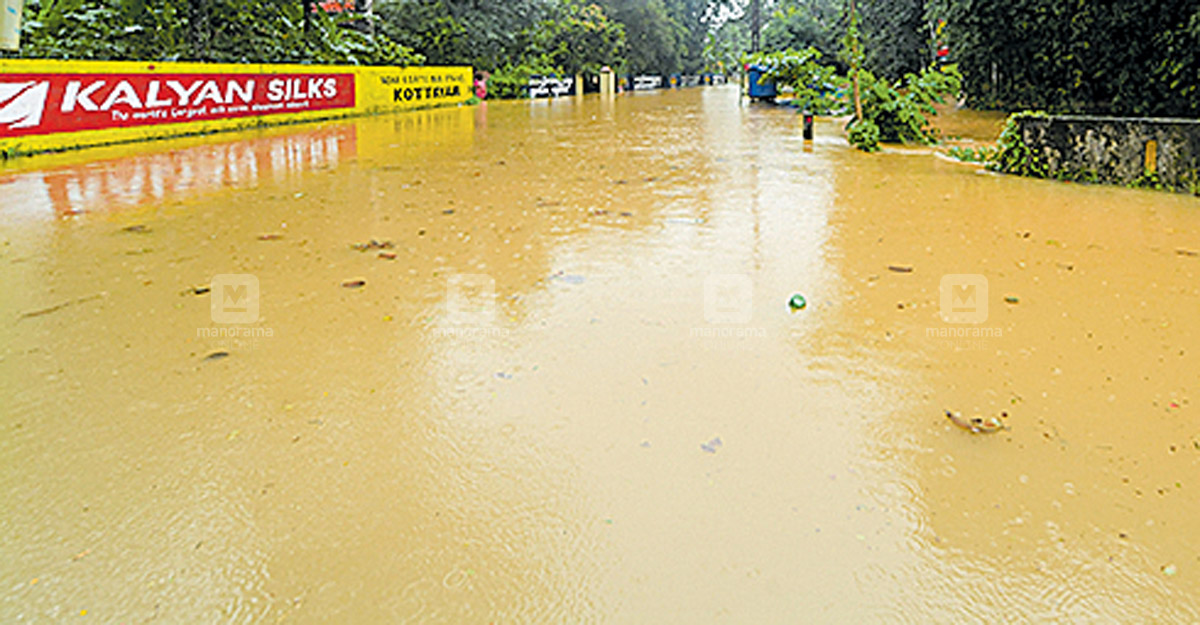 തോരാമഴ ; നാട് ദുരിതക്കയത്തിൽ