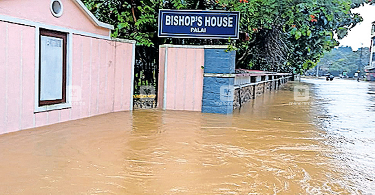 തോരാമഴ ; നാട് ദുരിതക്കയത്തിൽ