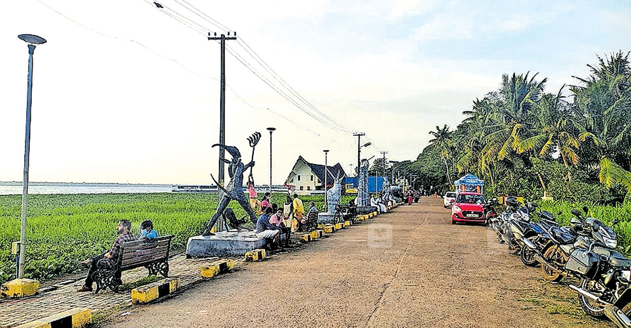 വൈക്കം കായലോര ബീച്ച് : അധികാരം കൈവിടില്ലെന്ന് നഗരസഭ