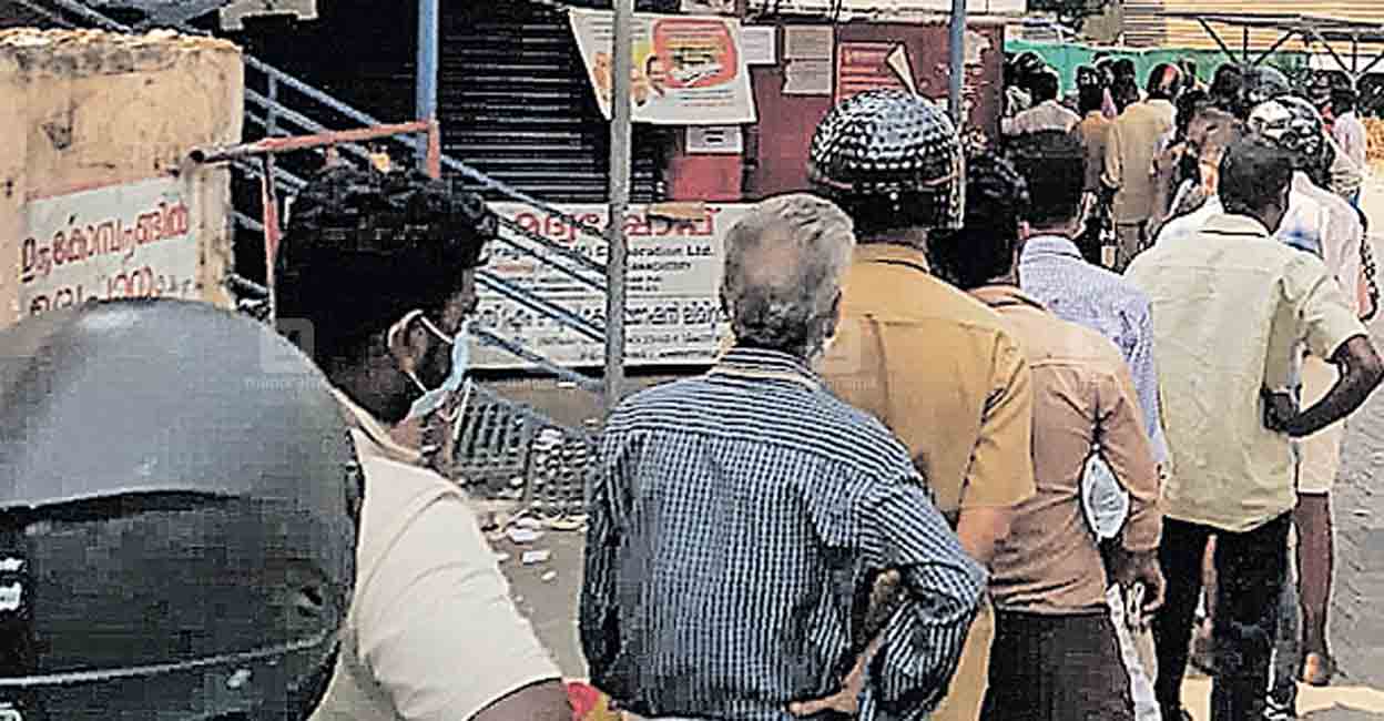 ബവ്കോ കൗണ്ടറുകൾ കുറച്ചു;‘നിൽപ് ’നീളുന്നു