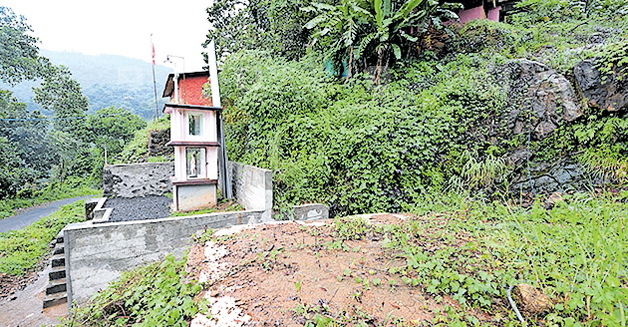 വീടിന്റെ തറ പോലും ശേഷിപ്പിക്കാതെ അപഹരിച്ചു പ്രളയം, ഒപ്പം മകന്റെ ...