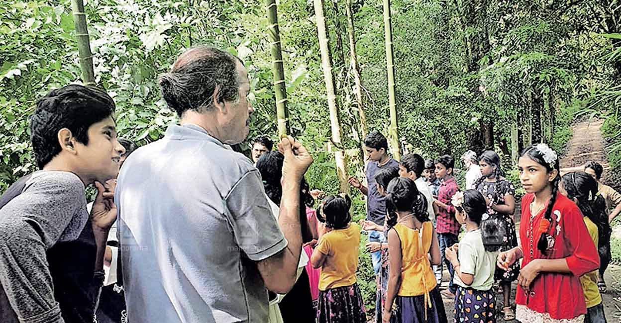 'ദേ... പക്ഷി' ; പക്ഷികളെ തേടി വിദ്യാർഥികൾ