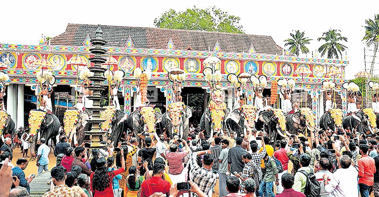 പത്താം ഉത്സവ ശ്രീബലിക്ക് പതിമൂന്ന് ഗജരാജാക്കന്മാർ; നാഗസ്വരത്തി ...