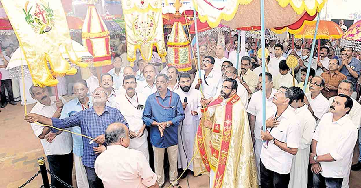 പാറേൽ പള്ളിയിൽ തിരുനാൾ കൊടിയേറി