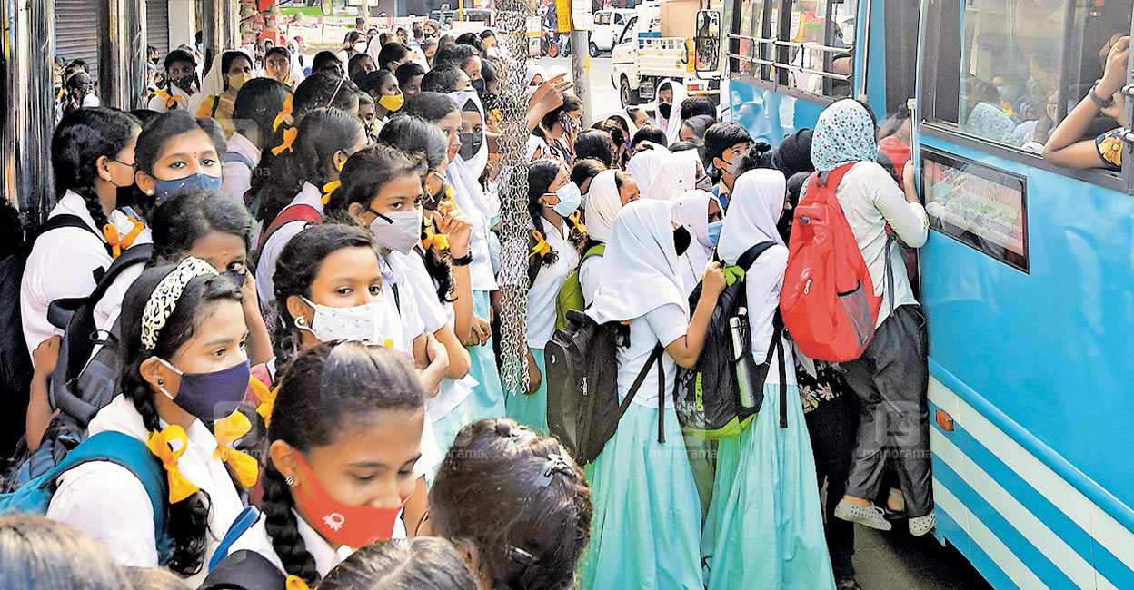 ചവിട്ടുപടിയിൽ വരെ ആളാകും; കഷ്ടമാണ് കുട്ടികളുടെ കാര്യം, എങ്ങനെ ...