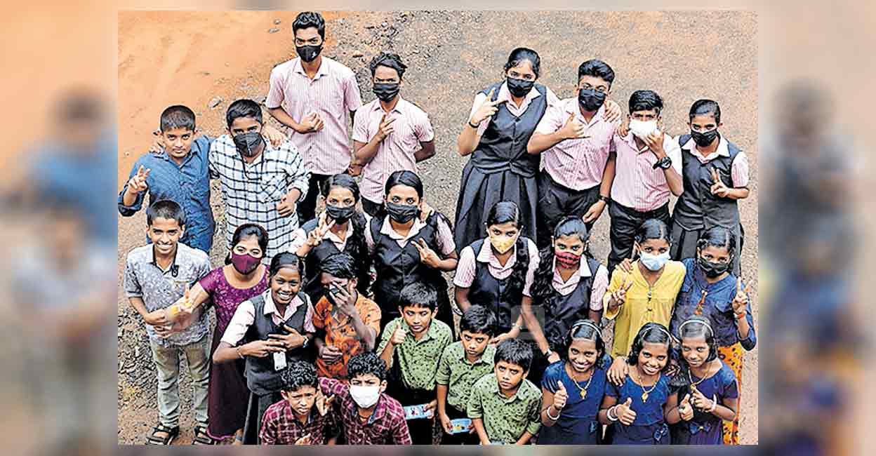 ആഹ്ലാദം ഇരട്ടിയാക്കി ഇരട്ടക്കൂട്ടം; പിന്തുണയുമായി മൂവർസംഘങ്ങളും ...