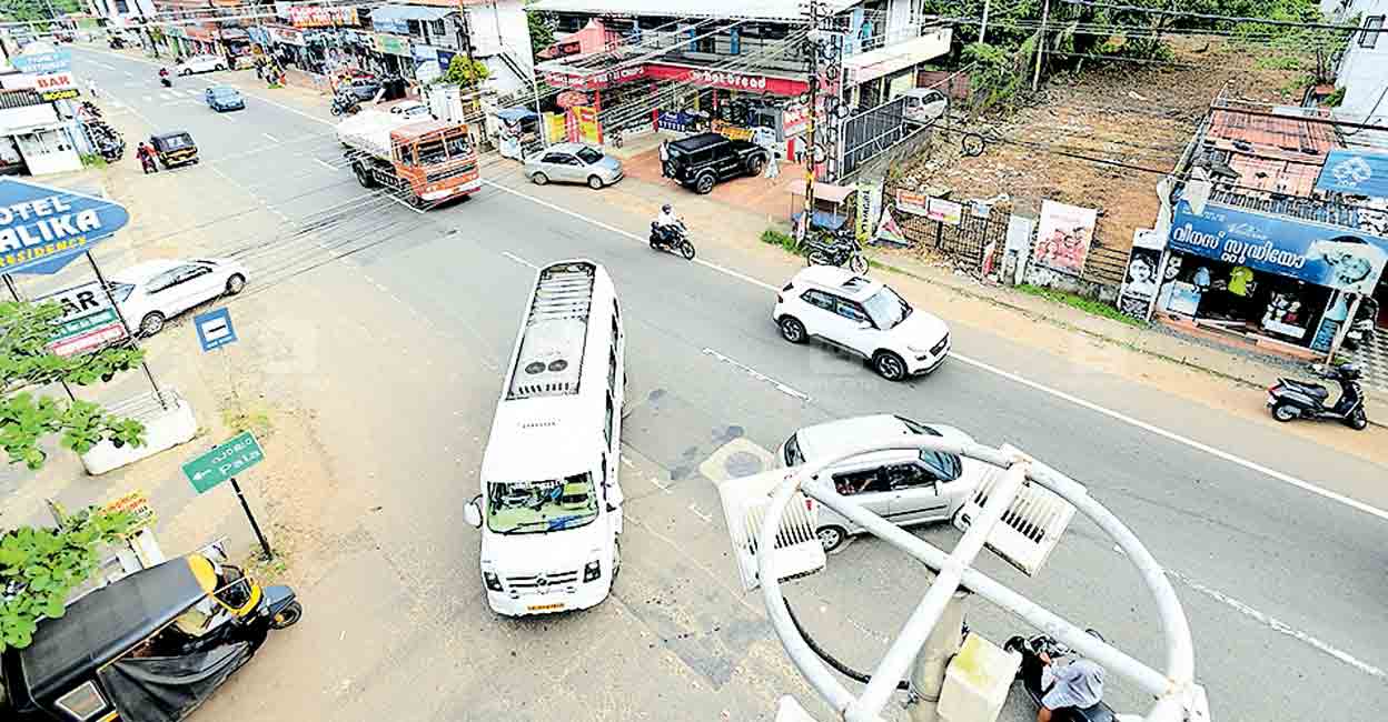 പണി കെഎസ്ടിപി, പഴി പൊതുമരാമത്ത് വകുപ്പിന്