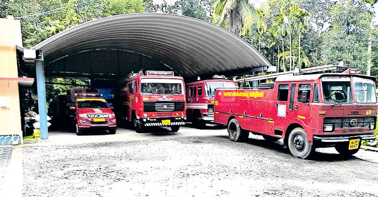 വണ്ടി കട്ടപ്പുറത്ത്, തീപിടിച്ചാൽ കട്ടപ്പൊക; അഗ്നിരക്ഷാസേനയുടെ വാഹനങ്ങ ...