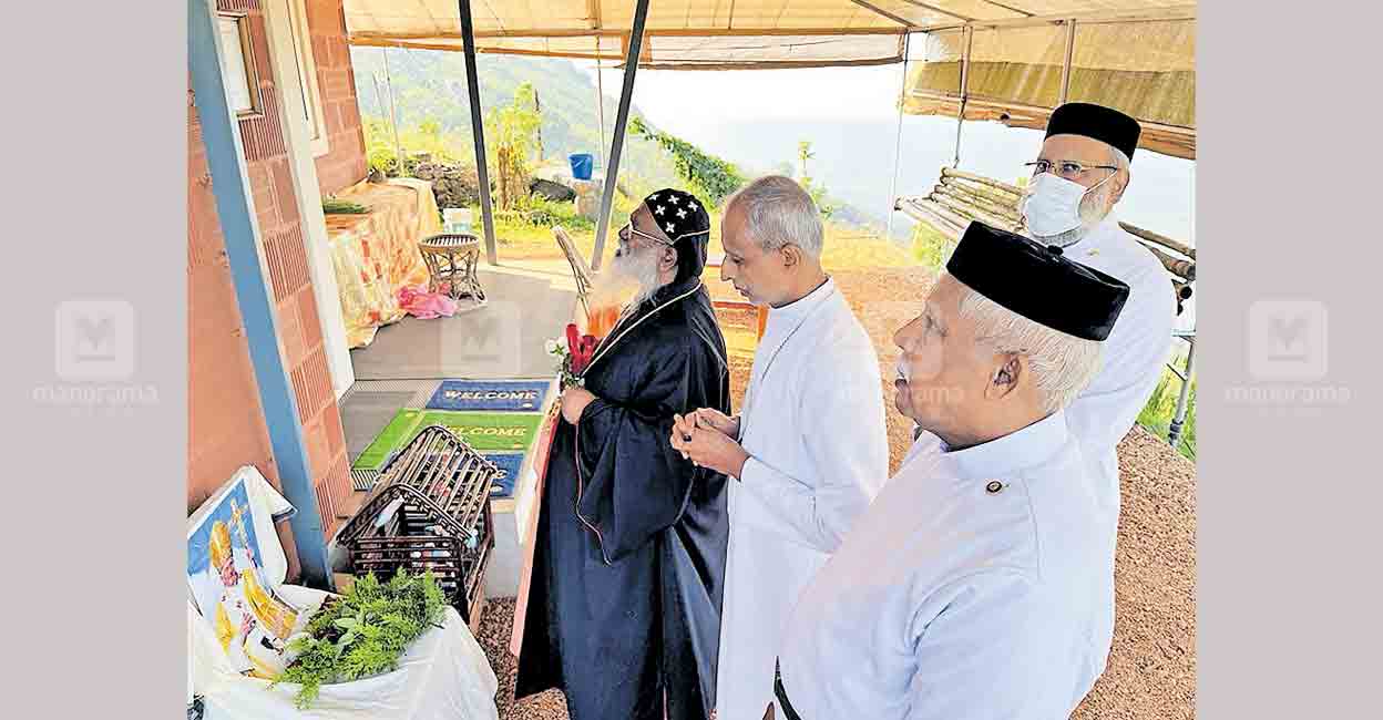 നല്ലതണ്ണി ആശ്രമത്തിൽ കാതോലിക്കാ ബാവാ – മാർ ജേക്കബ് മുരിക്കൻ കൂടിക്കാഴ്ച
