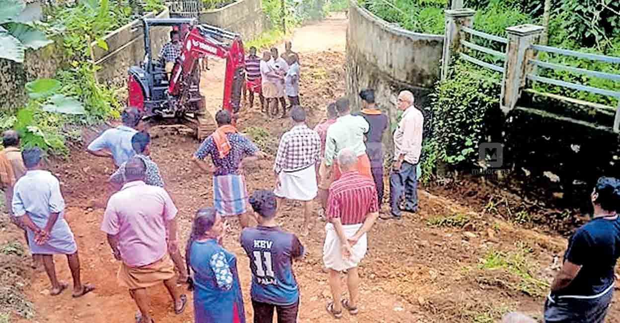 പൂവരണി അമ്പലം-ഹെൽത്ത് സെന്റർ-പാലാക്കാട് റോഡ് കുത്തിപ്പൊളിക്കാൻ അധികൃത ...