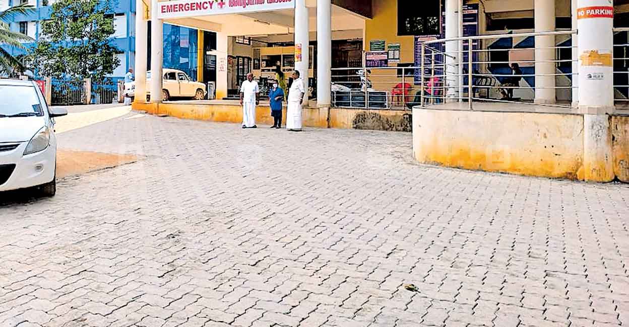 പാലാ ജനറൽ ആശുപത്രി മുറ്റം ടൈലുകൾ പാകി മനോഹരമാക്കി