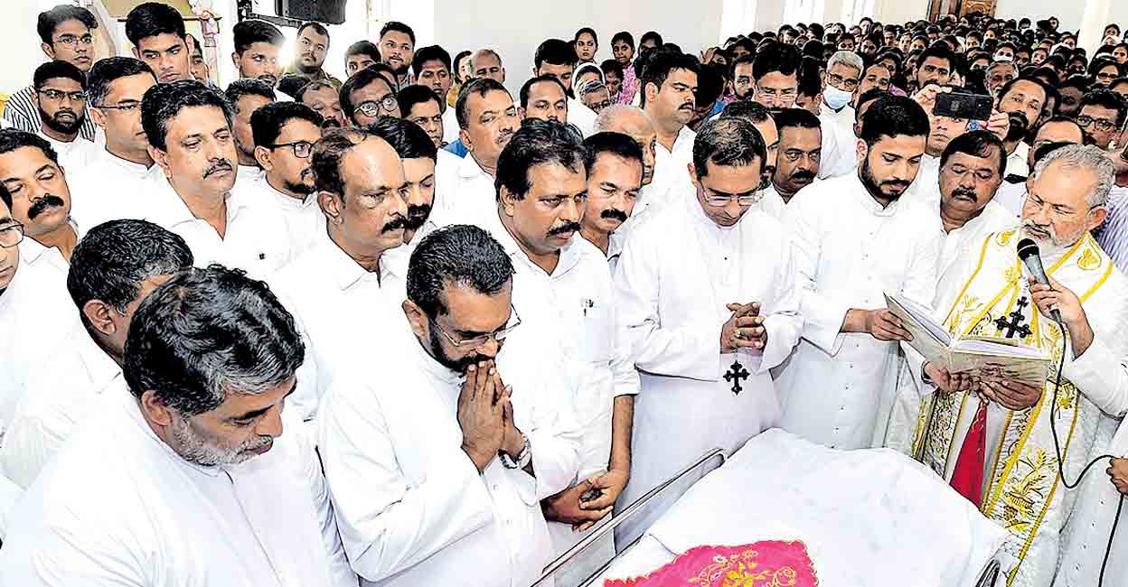വിട,നാടിന്റെ പ്രിയ പുത്രന്; മാർ ജോസഫ് പൗവത്തിലിന്റെ വിയോഗത്തിൽ നാട് ...