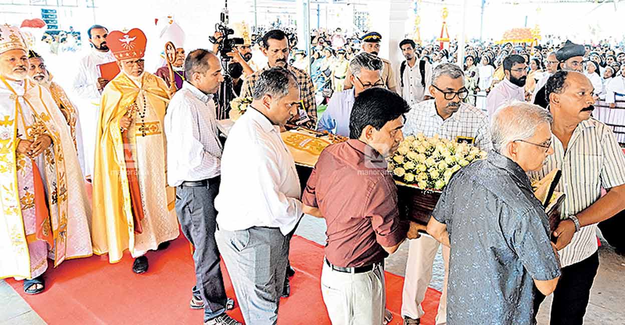 വലിയ ഇടയന് നിത്യനിദ്ര; മാർ പൗവത്തിലിന് വിശ്വാസി സമൂഹം വിടചൊല്ലി | Mar ...