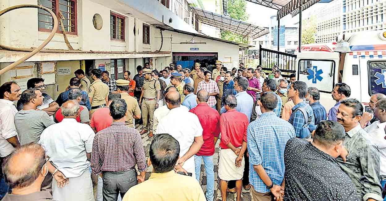 പതറാത്ത മനസ്സോടെ സേവനം, പതിച്ചത് മരണത്തിലേക്ക്: 'കുഴപ്പമൊന്നുമില്ല ...
