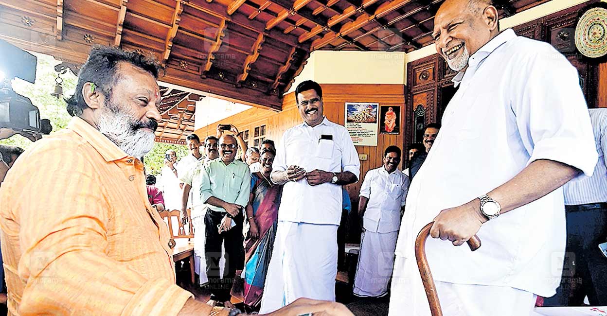 ഓർമയുണ്ടോ ഈ മുഖം..? മറന്നിട്ടു വേണ്ടേ ഓർമിക്കാൻ..! കുറുവച്ചനെ കാണാ ...