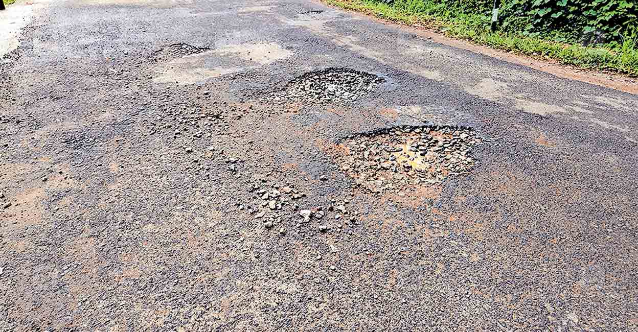 നവീകരിച്ചിട്ട് രണ്ടുവർഷം; റോഡ് നിറയെ കുഴികൾ | Kanjirappally | Anakallu ...