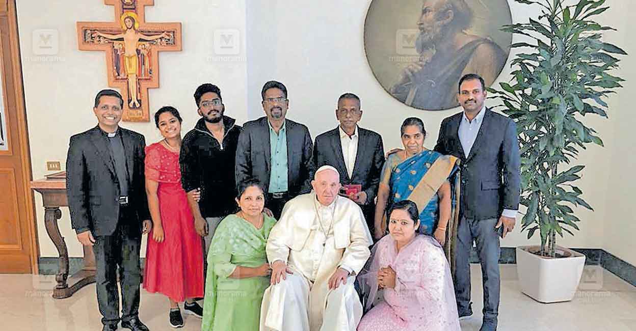 മാതാപിതാക്കളെ ഞെട്ടിച്ച മാർപാപ്പ; വീട്ടുകാരുടെ ലിജിമോൻ അച്ചന് ‘വലിയ ...