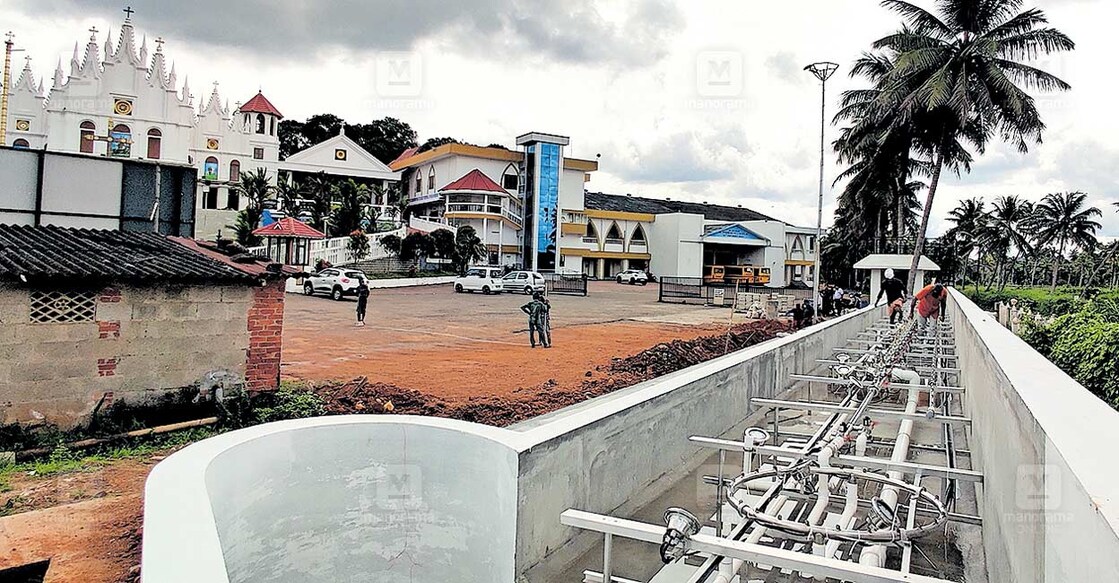 പുതുപ്പള്ളി പള്ളിയങ്കണത്തിൽ ഇനി നൃത്തം വയ്ക്കും ജലധാര; 20 പാട്ടുകളുടെ ...