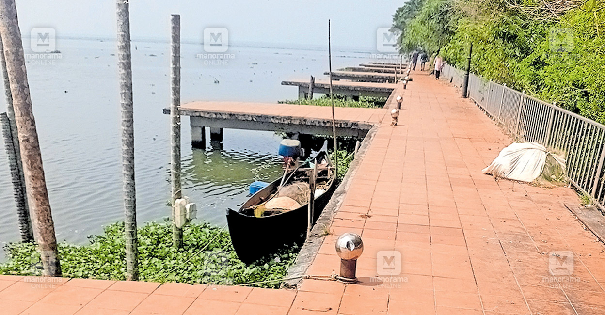 സംരക്ഷണവേലിയില്ല; നാലുപങ്ക് ബോട്ട് ടെർമിനലിൽ അപകടസാധ്യത | Kumarakom ...